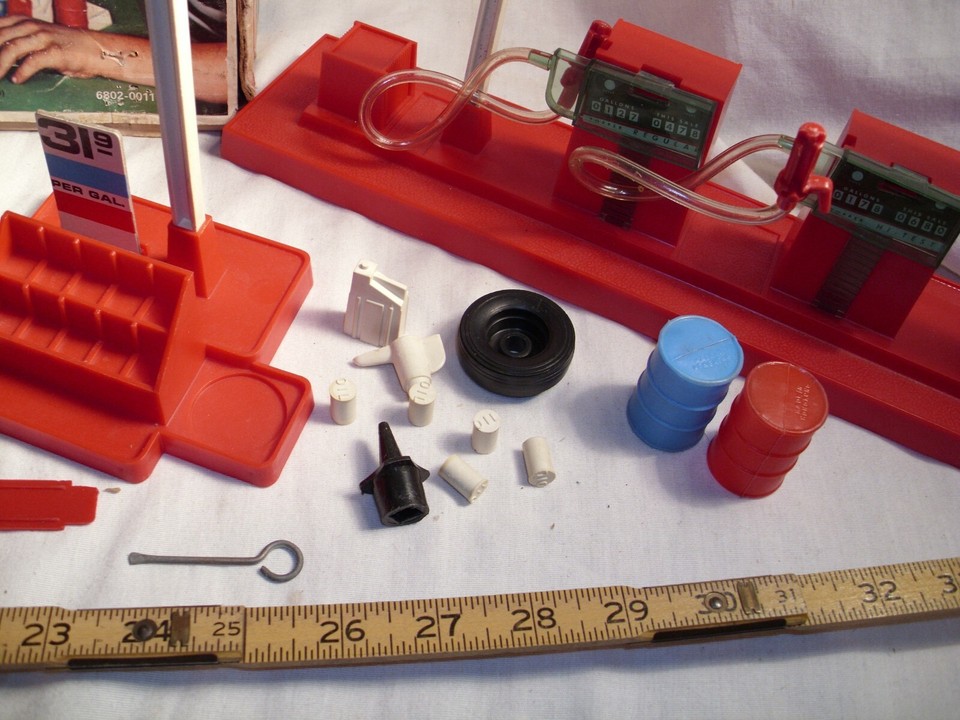 TOPPER TOYS JOHNNY SERVICE WORKING GAS STATION PLAYSET WITH CAR BOXED ...