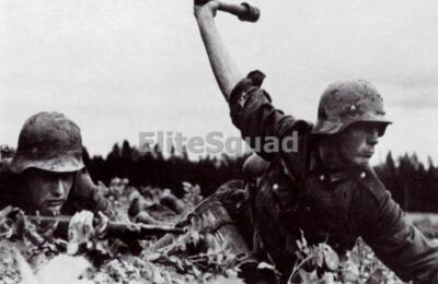 WW2 Photo German Soldier lunching grenade potato masher 684 | eBay