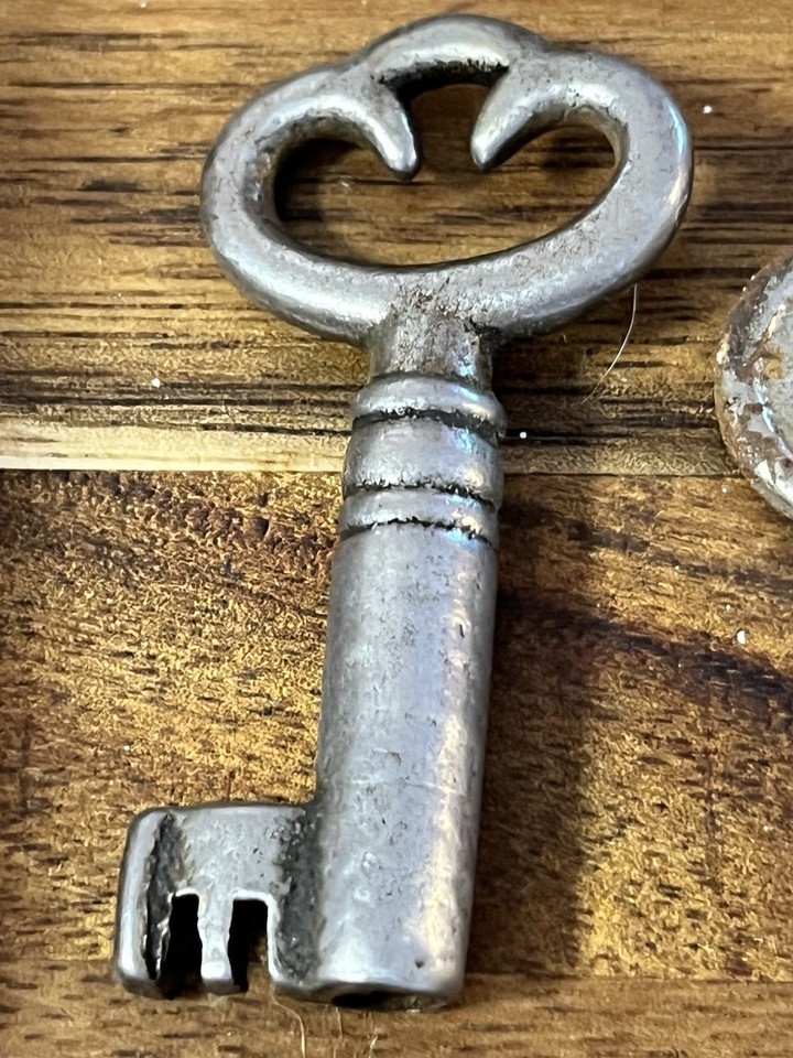 30 Lot PADLOCK & SKELETON KEY Vintage STEAMPUNK Hardware Metal Junk ...