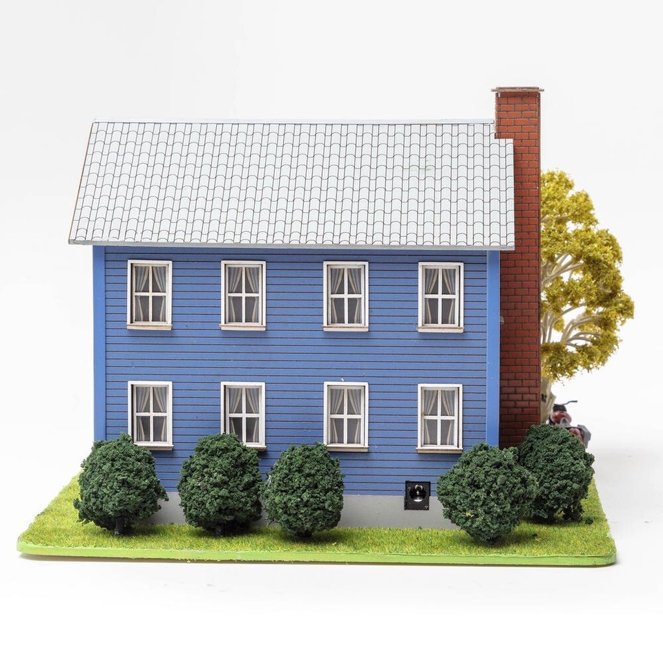 MENARDS GRANDMA’S HOUSE! O GAUGE O SCALE LIGHTED TRAIN BUILDING W ...