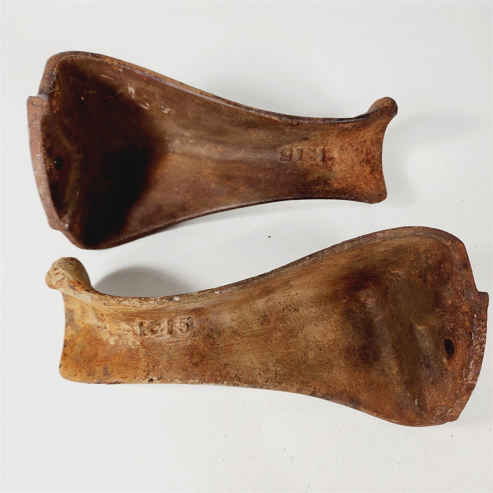 2 Vintage Cast Iron Legs Feet KIS Rusty Restoration Project - 9 3/4 ...