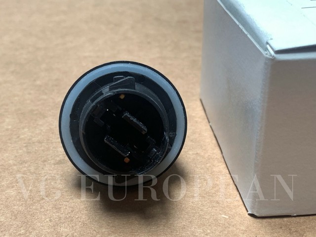 BMW Genuine 63126916103 Bulb Socket for Turn Signal in Headlight OEM ...