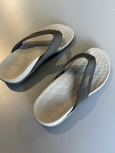 Men's Vionic Flip Flops Size 5 - Gem