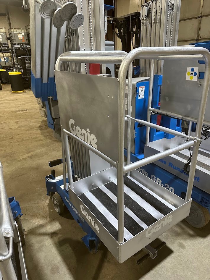 GENIE AWP-30S COMPACT PUSH AROUND PERSONNEL MANLIFT COMPACT VERTICAL ...