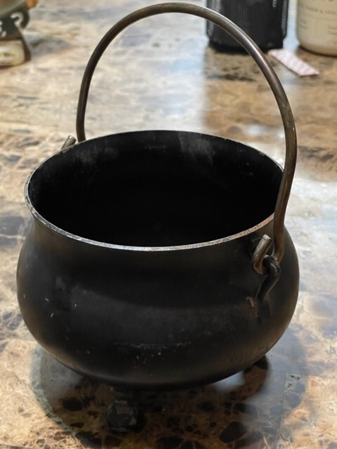ANTIQUE ENGLISH CAST IRON FOOTED CAULDRON CALDRON c. 1700's | eBay