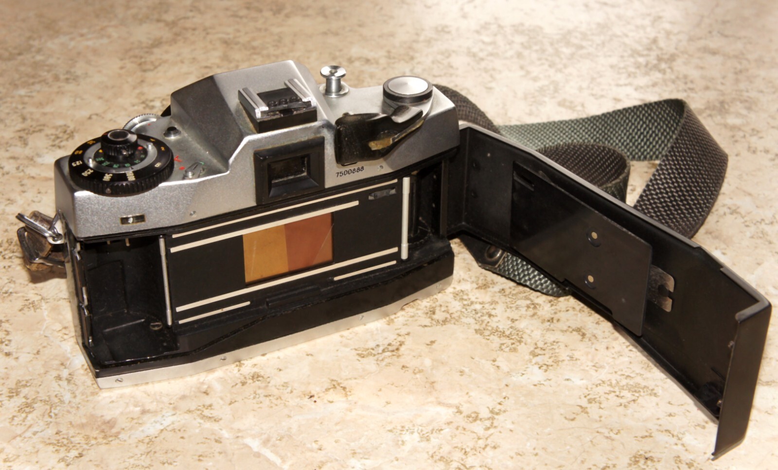 KIEV-4A 4 ロシアソ連 35mm カメラ 木星 8m 50mm f/2レンズ(中古品)