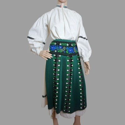 Antique Romanian folk costume , traditional Romanian clothing from ...