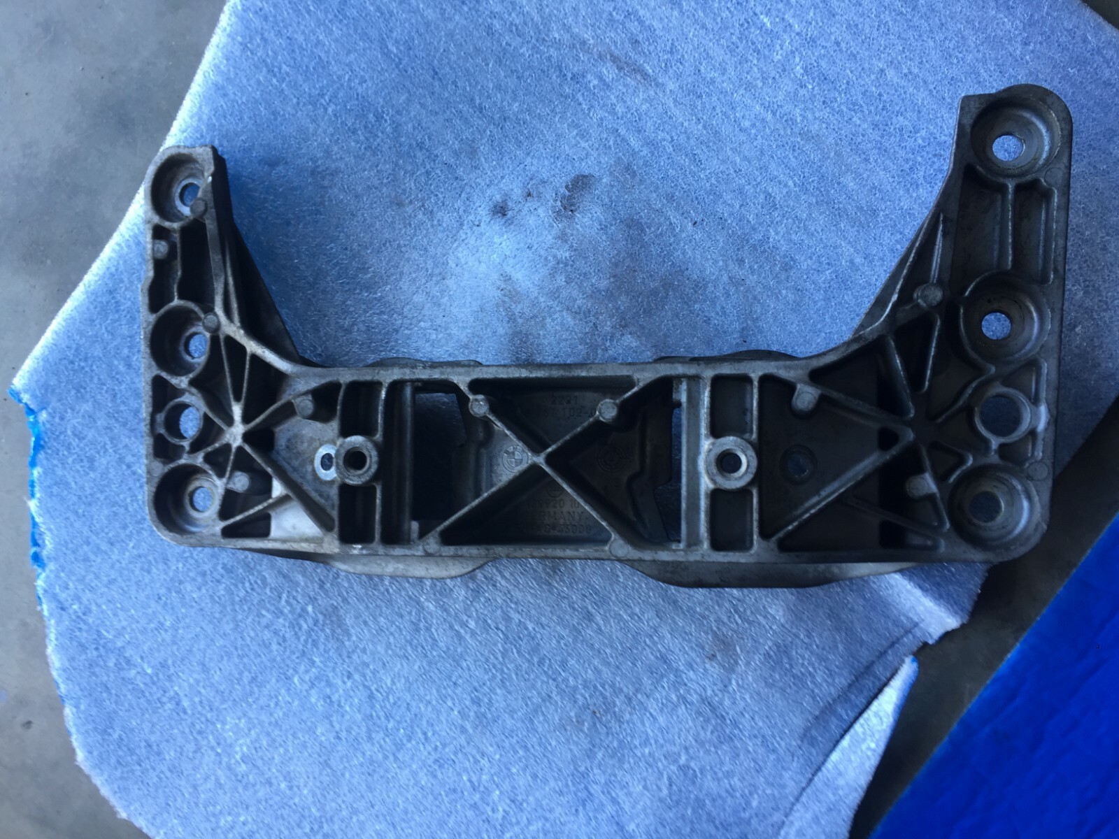 2004-2010 BMW 525i 5 series Automatic Transmission Support Mount ...