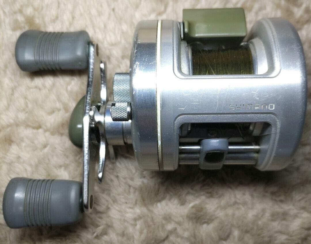Shimano Calcutta 200 Right Handle old reel silver color reel Shimano Calcutta 200 Right Handle old reel silver color reel