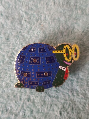 Disney Electrical parade turtle pin (has lights-batteries don't work ...