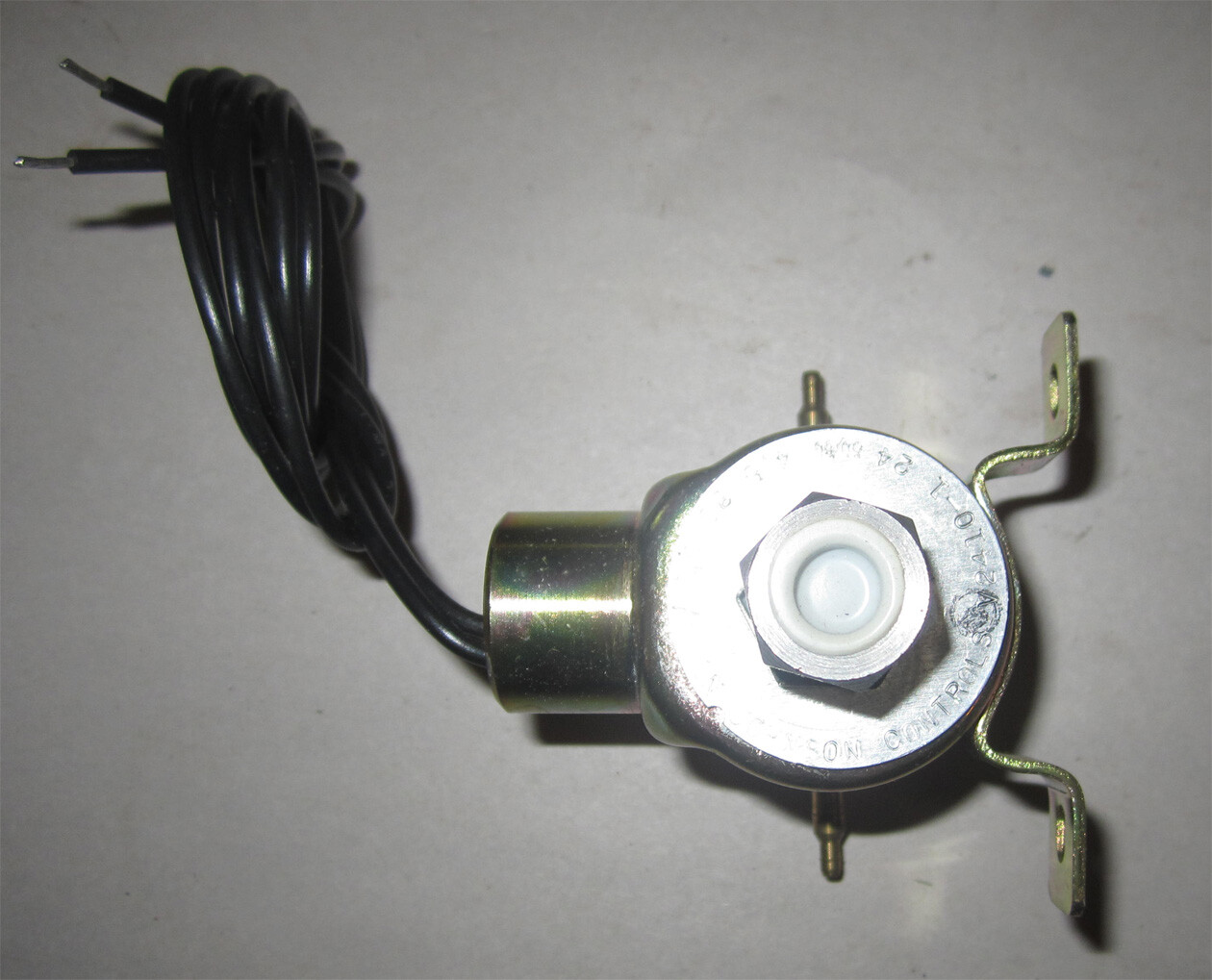 Johnson Controls V-2410-1 3 Way 24v Solenoid Air Valve for sale online ...