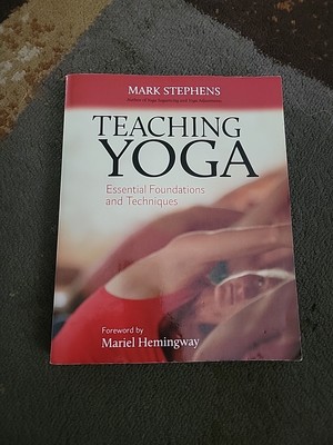 Teaching Yoga: Essential Foundations and Techniques Mark Stephens 2010 ...