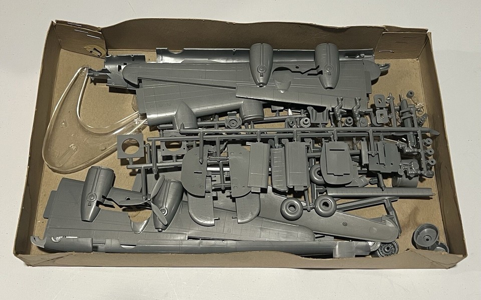 Vintage 1966 Airfix craft master B-24 J Liberator Bomber Model Kit 1503 ...