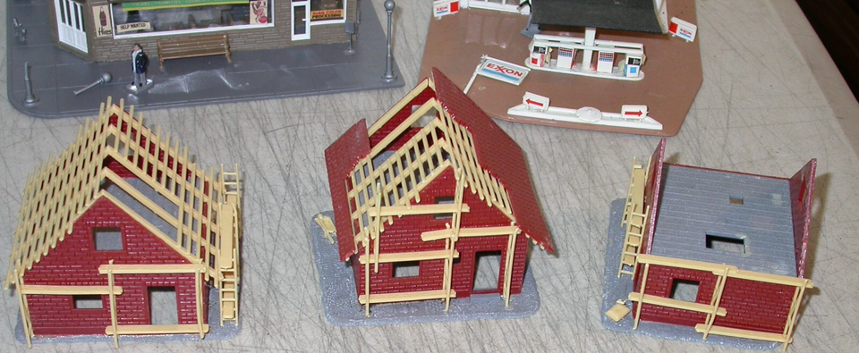 TYCO HO Exxon Gas Station Houses Under Construction Doug's Drug Store ...