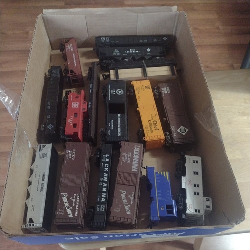 Lot of 16 HO Scale Train Cars boxcar hopper caboose erie lackawanna phoebe snow | eBay