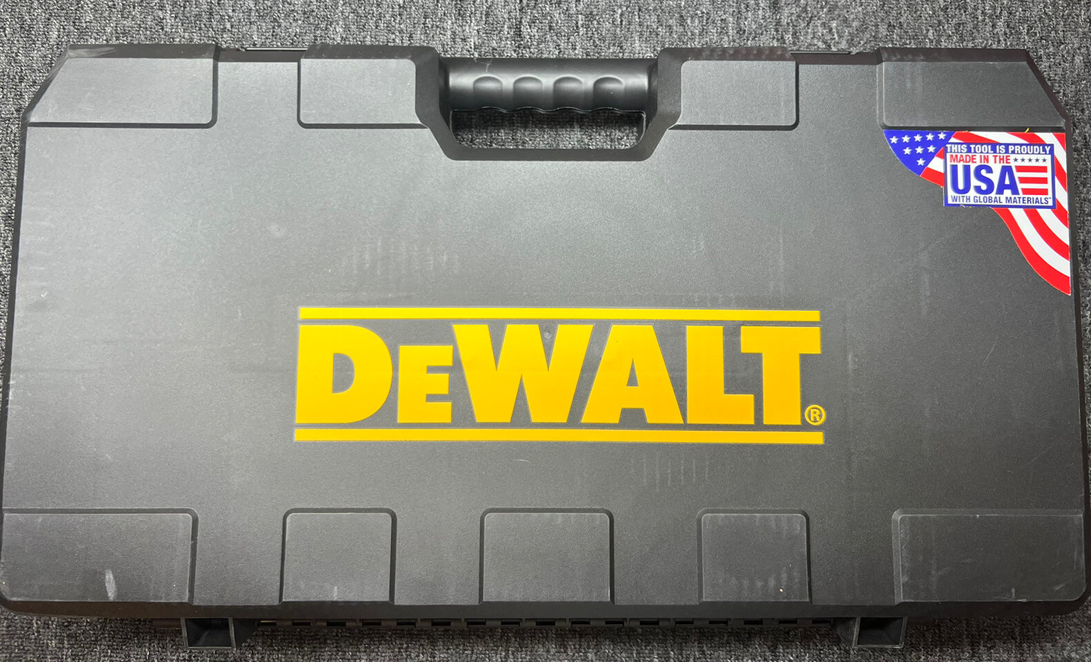 NEW DEWALT DCGG571B 20V MAX CORDLESS GREASE GUN IN PLASTIC CASE USA ...