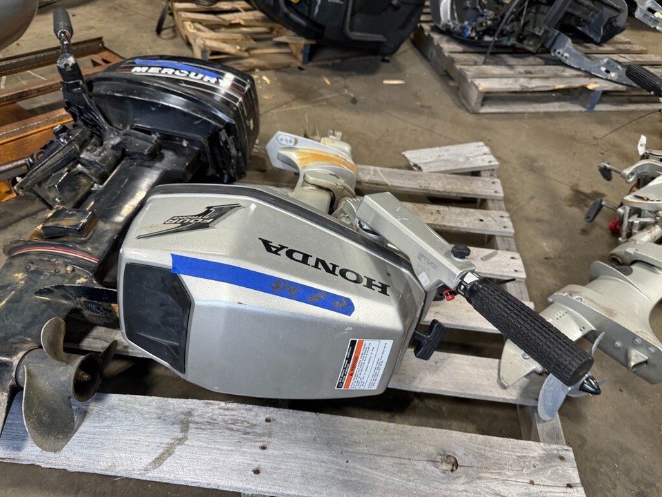 Honda BF5 hp 4-Stroke Tiller Pull Start Outboard Boat Dinghy Skiff ...