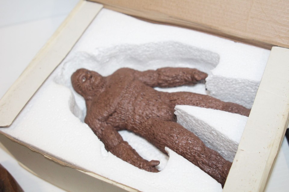 ANISAU Epic Bigfoot Statue Yeti Sasquatch Figure Resin Sculpture 9 ...