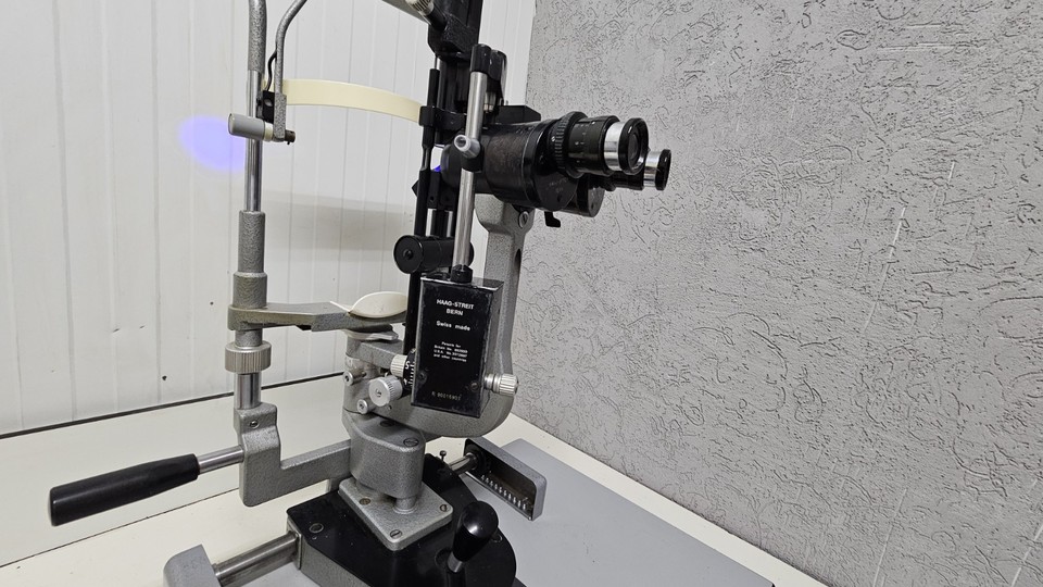 Haag Streit 900 Slit Lamp W/ Applanation Tonometer with 10x Eyepieces ...