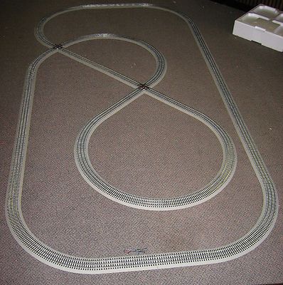 LIONEL TRAIN DELUXE FASTRACK PACK 5X10 FEET Layout Display Set w/Track ...