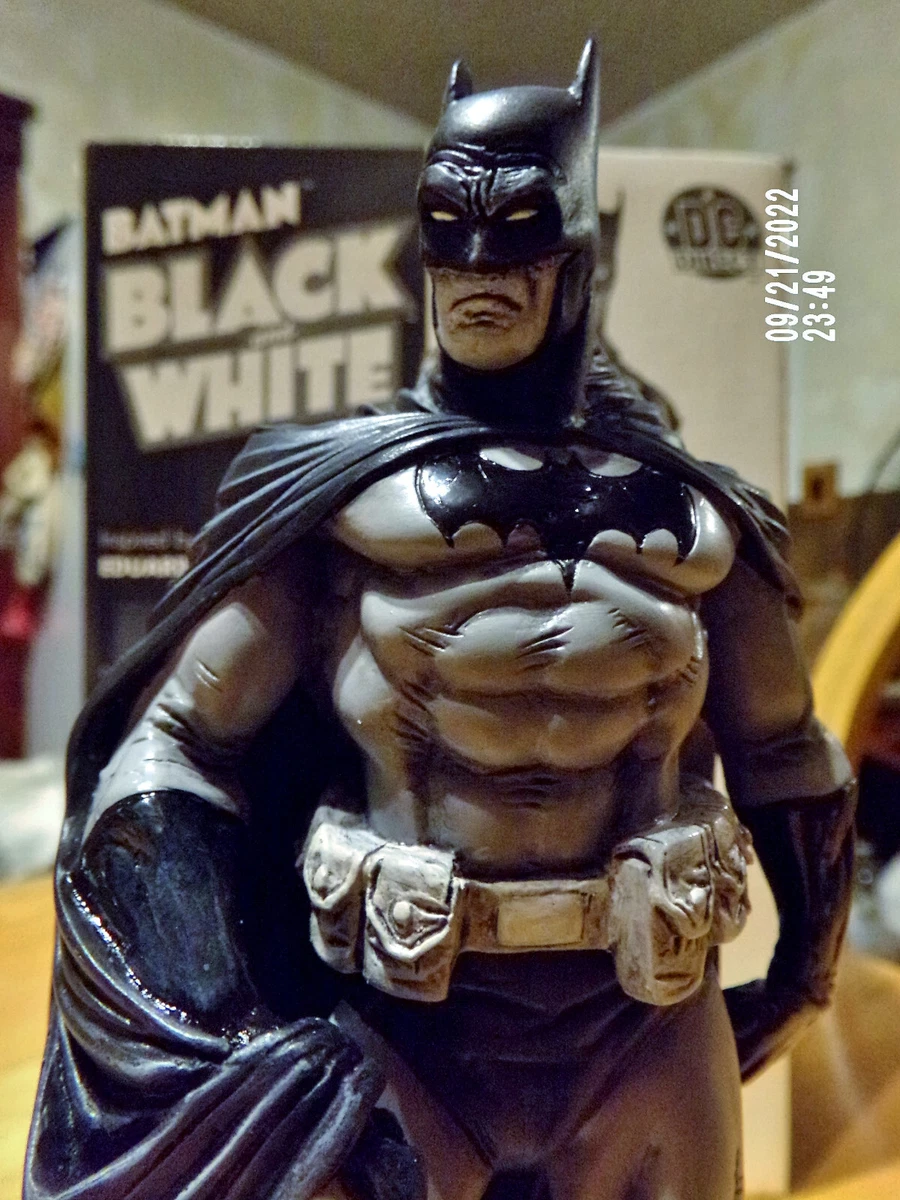 Batman Black And White Statues 2022