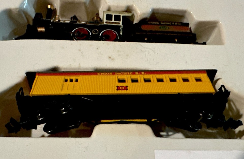 Bachmann 24004 PRAIRIE FLYER N Scale Electric Train E-Z Track Ready-to ...