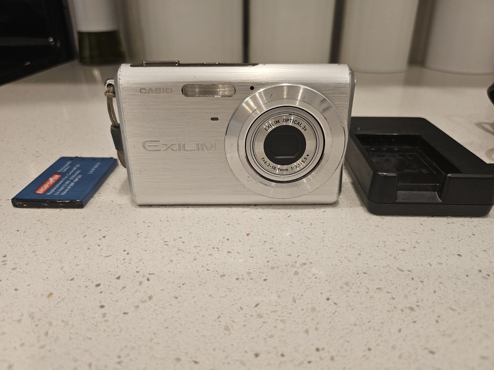 Casio Exilim EX-Z60 6.0 MP Digital Camera w/ Oem Charger/ Battery ...