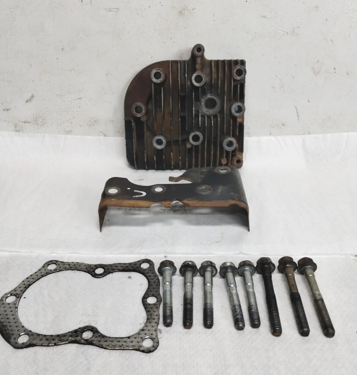 Briggs & Stratton 5 HP Cylinder Head Model 130202 Horizontal Shaft ...