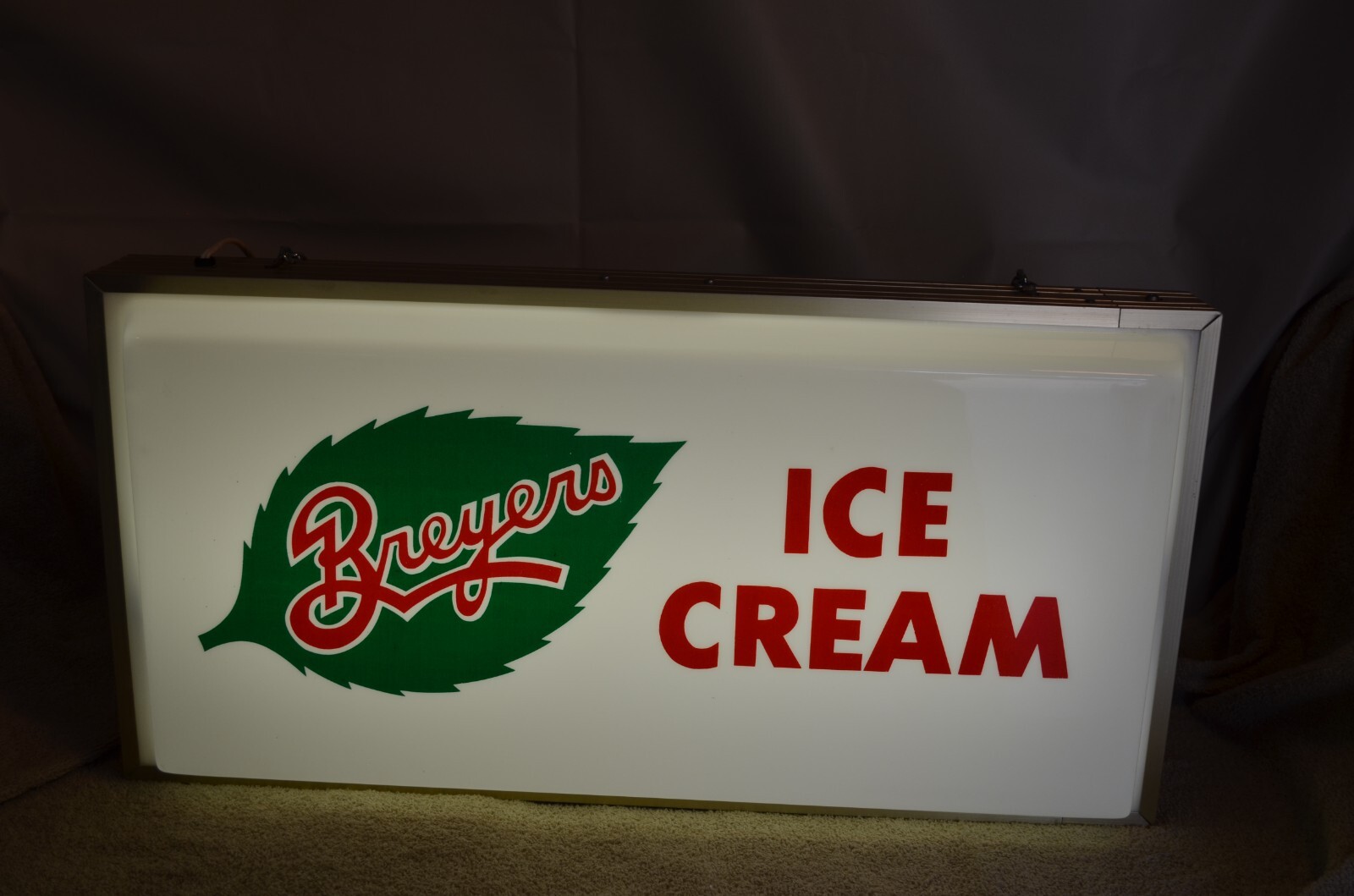 Breyers Ice Cream Logo