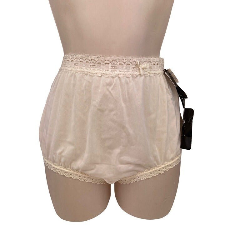 NOS Vintage Olga Famous Scoop Panty Size 5 Silky Lace… - Gem
