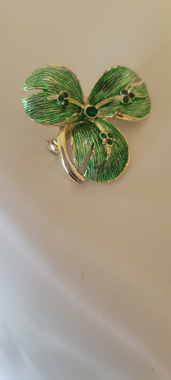 VINTAGE IRISH GREEN SHAMROCK BROOCH PIN. RHINESTONE B… - Gem