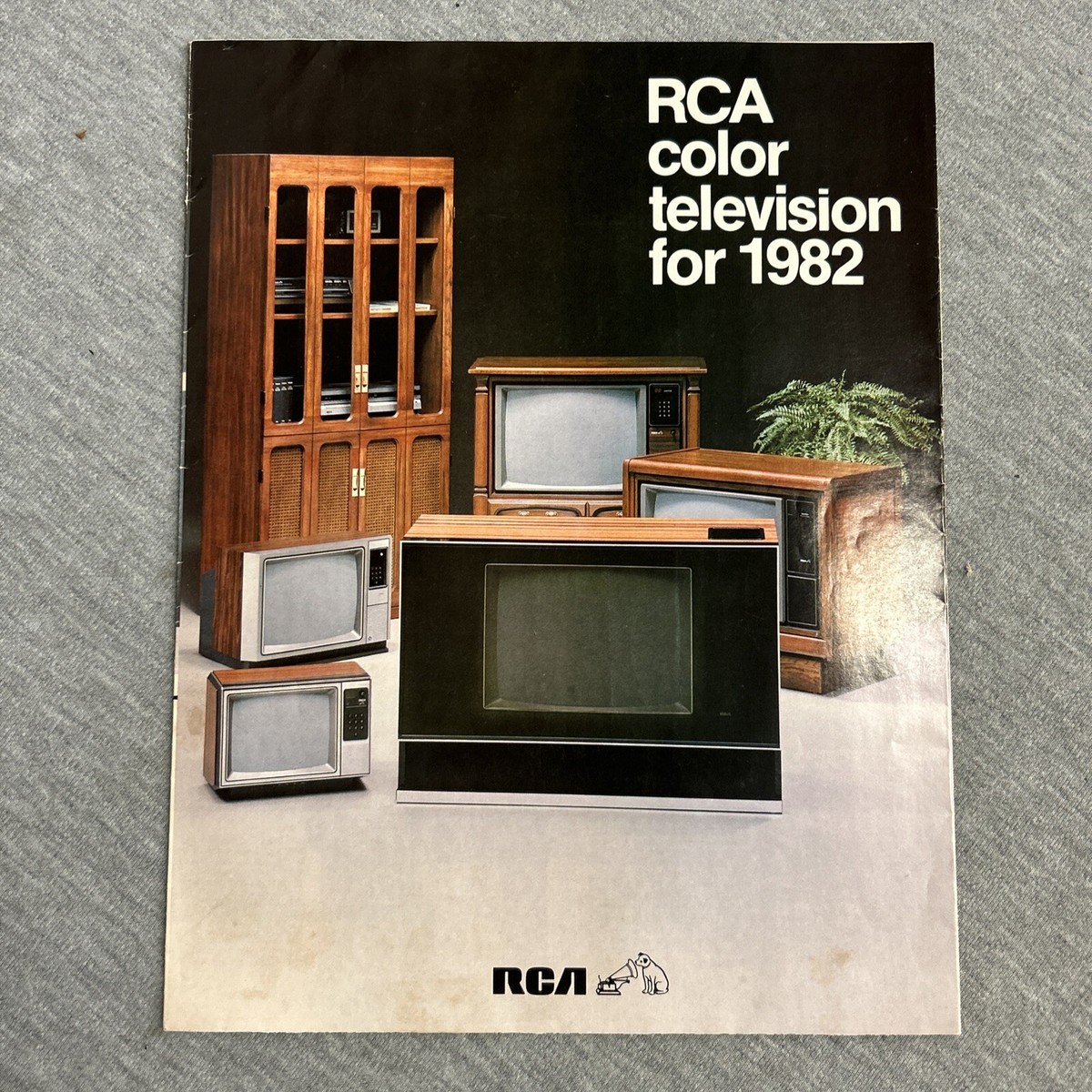 Rca Vintage Television Set 13inch Color Tv 1982 Retro