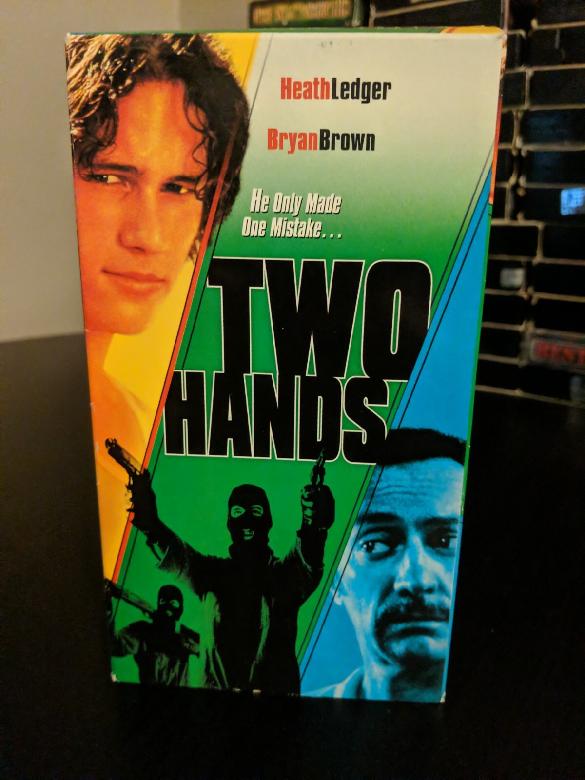 Two Hands (VHS, 1999) Heath Ledger Bryan Brown Crime Thriller *BUY 2 ...