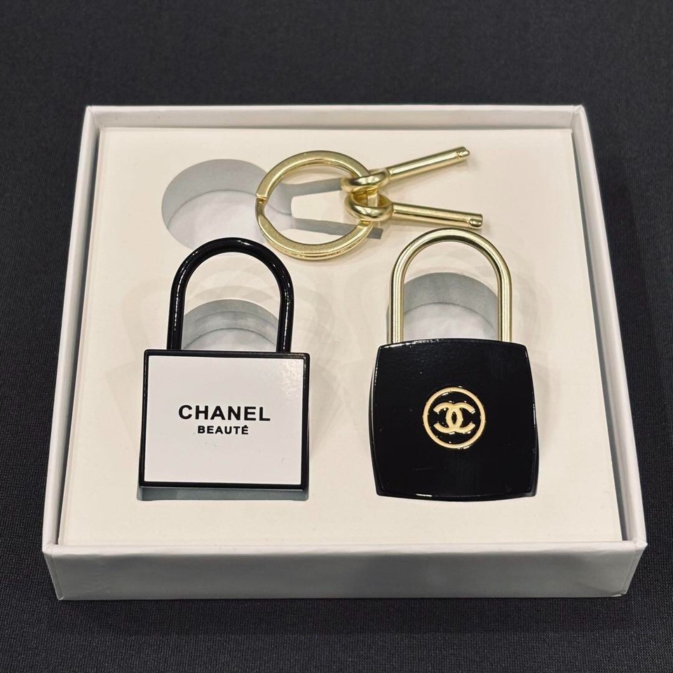 CHANEL Chanel La Collection Keychain Padlock 2024 Novelty 3x5cm Black ...