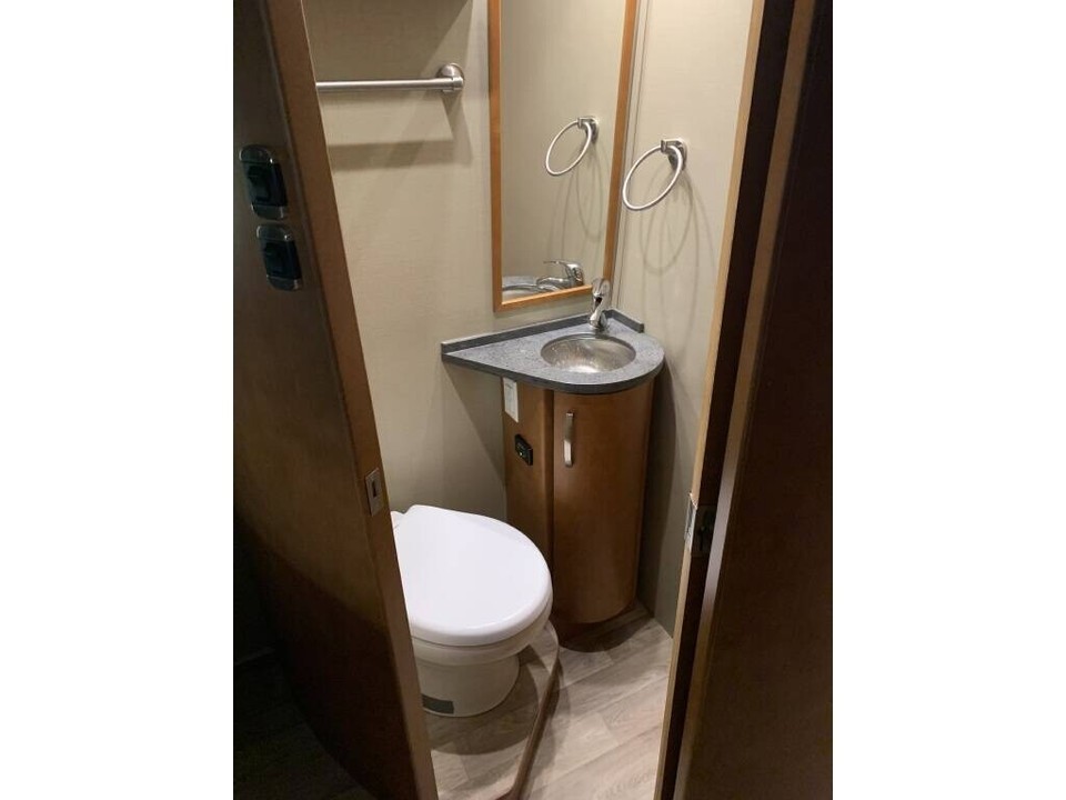 2015 Leisure Travel Unity U24IB Class B RV 51,200 Mi V6 Diesel Sleeps 3 ...