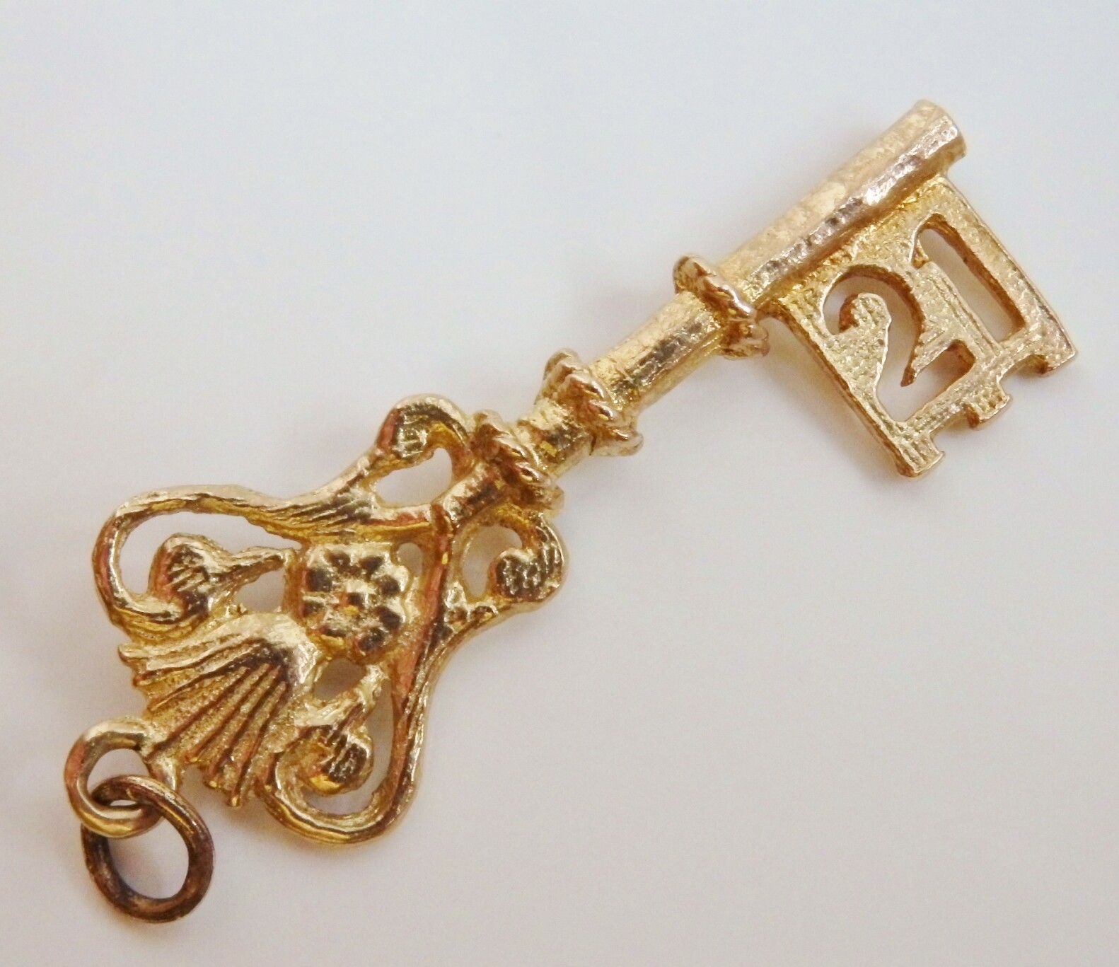 Vintage 9ct Gold 21st Birthday Key Charm c1967; 2.4g - Gem