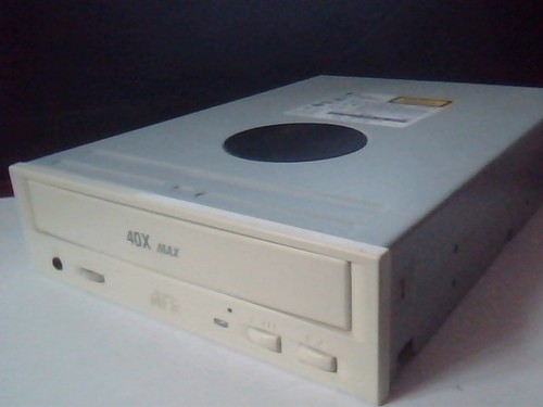 LG CD-ROM CD Drive CRD-8400B 1.00 March 1999 40X MAX 40-pin IDE ATA ...