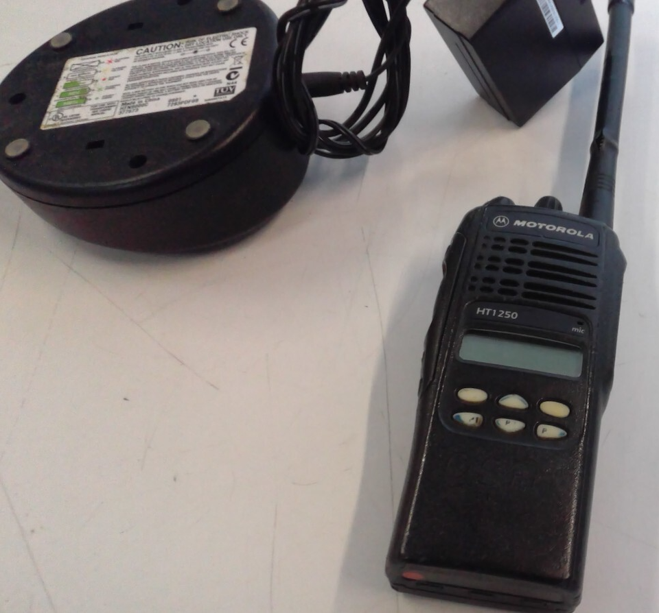 Motorola HT-1250 HT1250 VHF Two way Portable Radio Charger | eBay