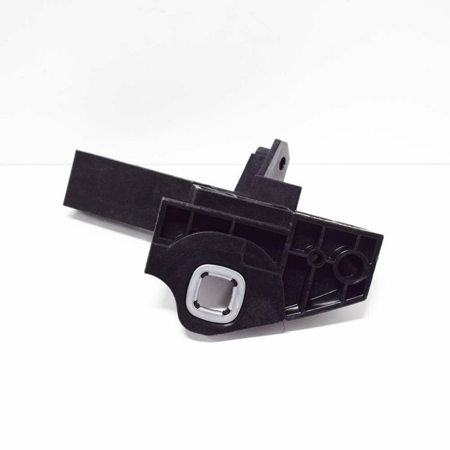 Mercedes-Benz W205 Headlight Mounting Bracket Onto Impact Bar 2016 ...