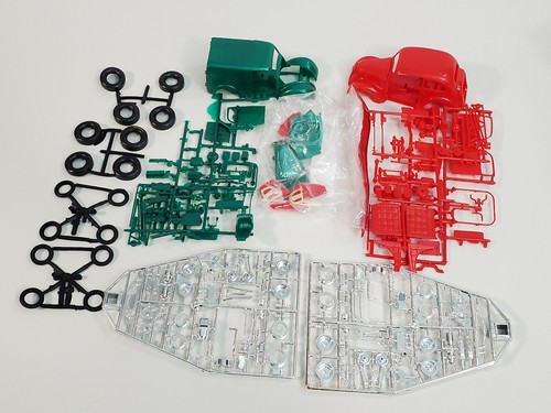 1/25 Revell LOT - TWO COMPLETE KITS: Thames Panel & Anglia Gassers ...