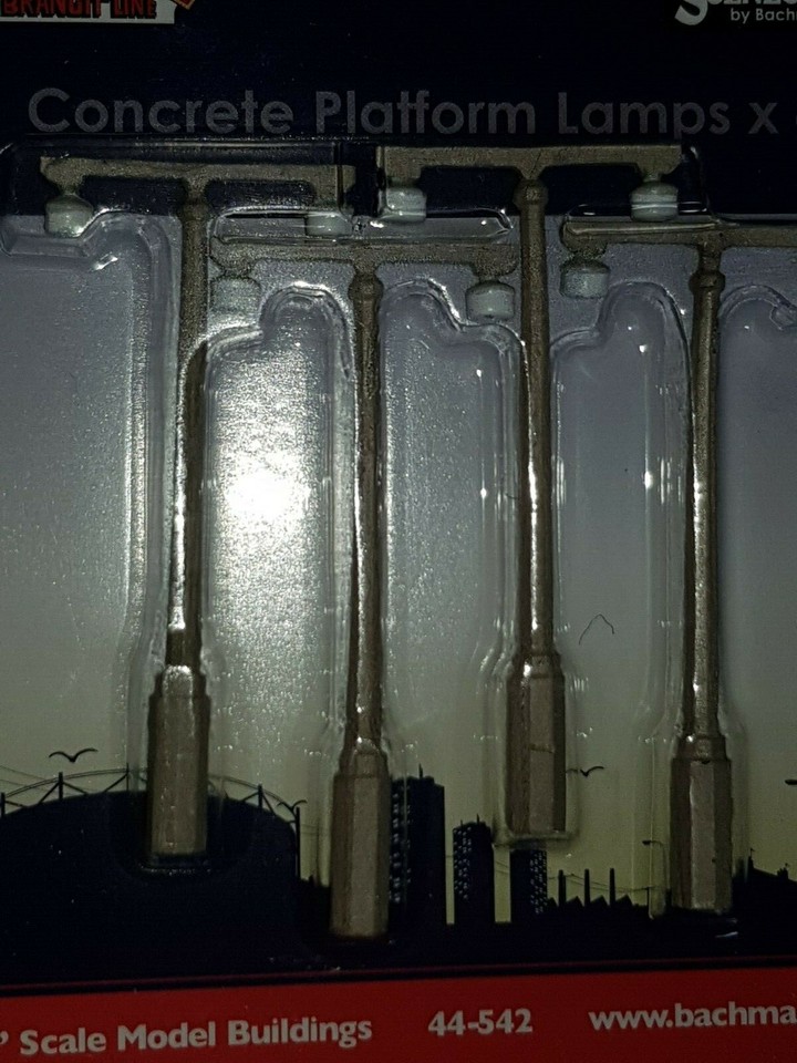 OO Gauge Bachmann branch line scale model buildings station Lamps ...
