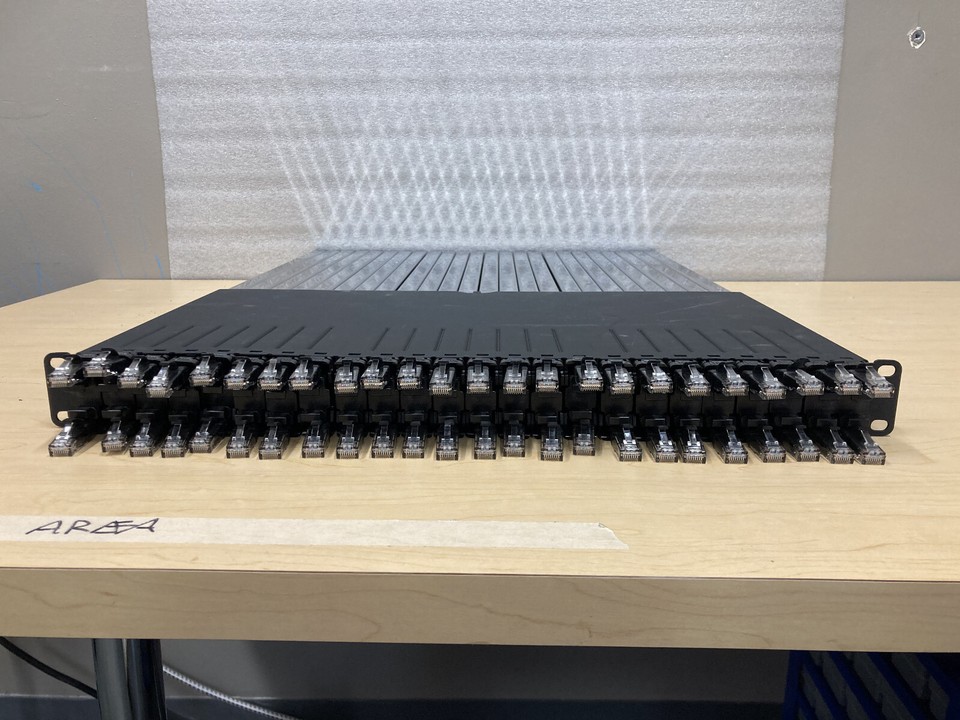 Patchbox Plus+ Cat.6a 24-Port Patch Panel Retractable Cable Management ...