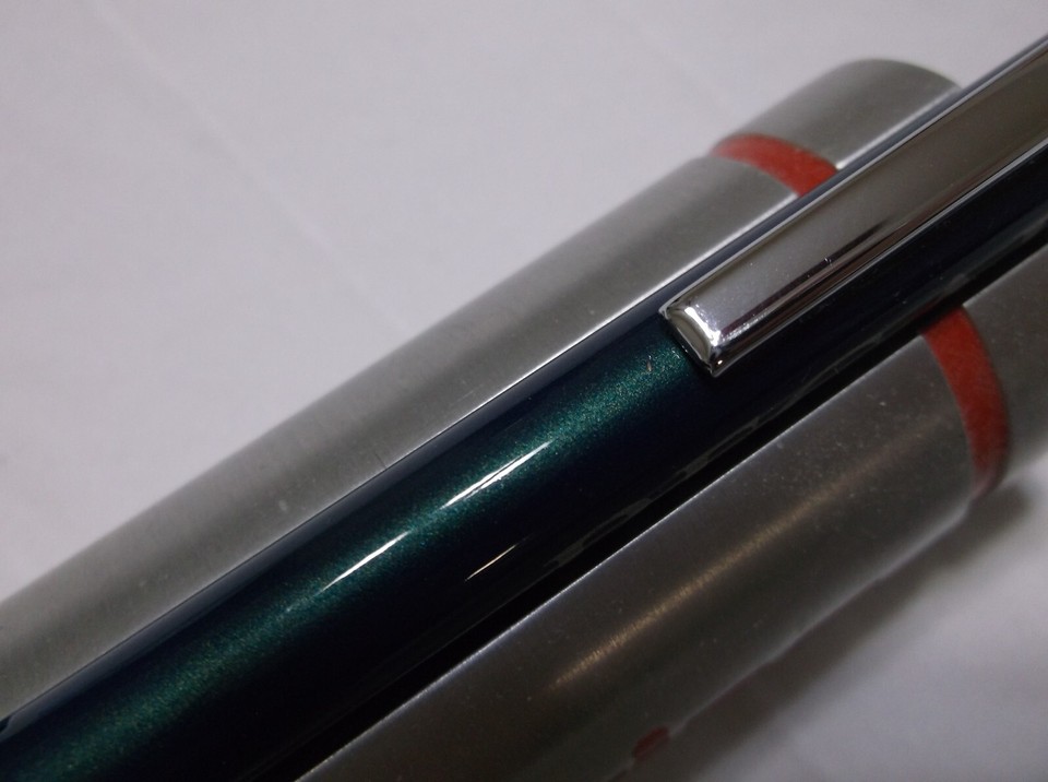 ROTRING JAZZ BAVARIA GREEN CAPLESS ROLLERBALL PEN / NEW IN BOX WITH ...
