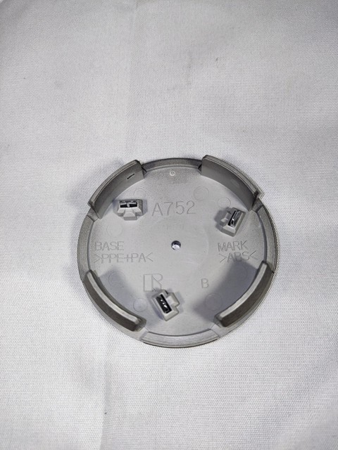 Genuine Mitsubishi Alloy Wheel Centre Cap Logo Outlander 2018 4252A020 ...