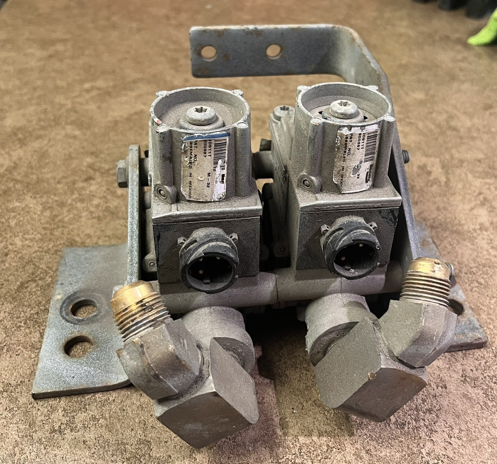 Bendix M-32 ANTILOCK Pressure Modulator Valve 300387 for sale online | eBay