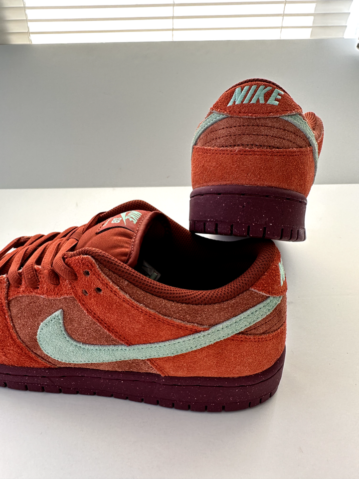 NIKE SB MYSTIC RED/EMERALD RISE DUNK LOW (SIZE 9) (DV5429-601) WIZARD ...