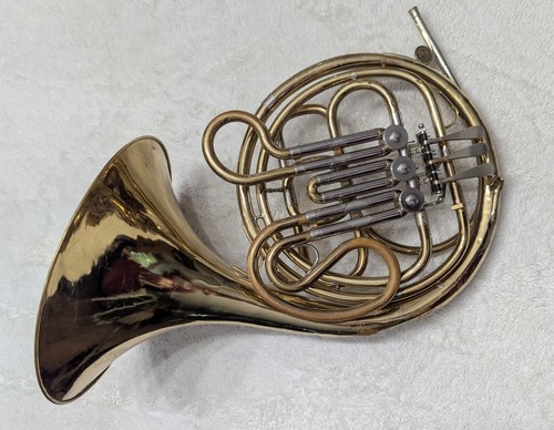 Holton Single French Horn w/ Case & Mouthpiece Great Condition | eBay