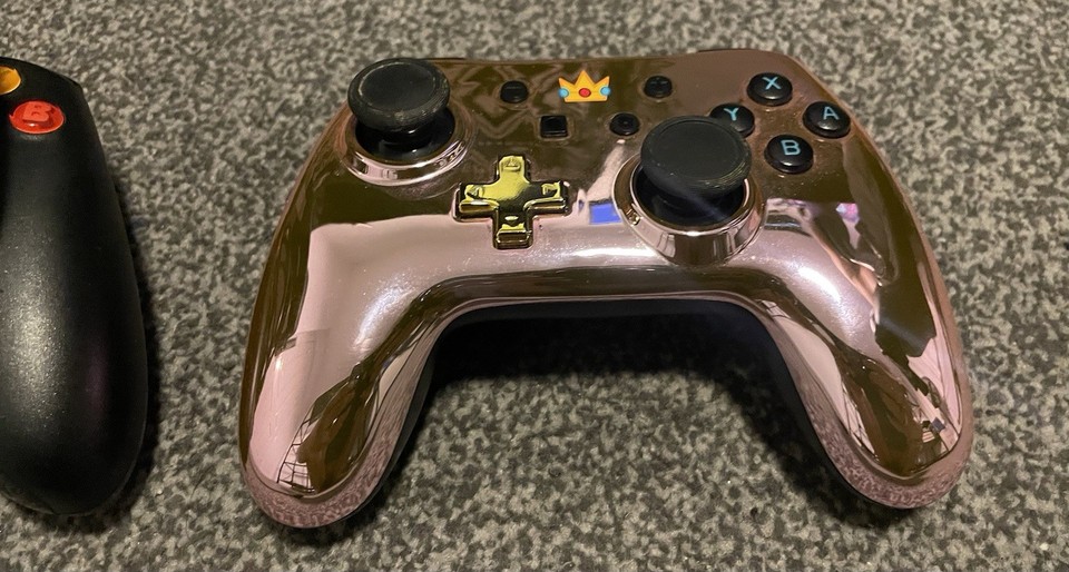 Princess Peach Chrome Edition Nintendo Controller & Xbox 360 Controller ...