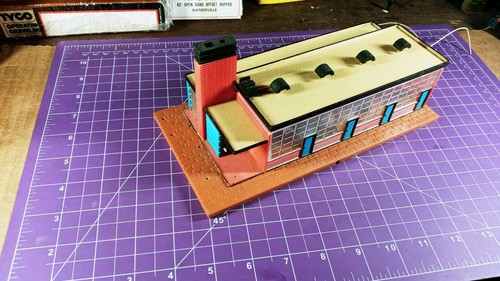 lighted HO scale Machine Shop with figurines, tested and light shines ...