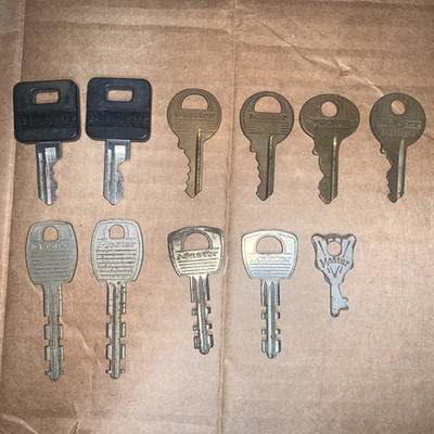 11 Vintage Master Lock keys | eBay